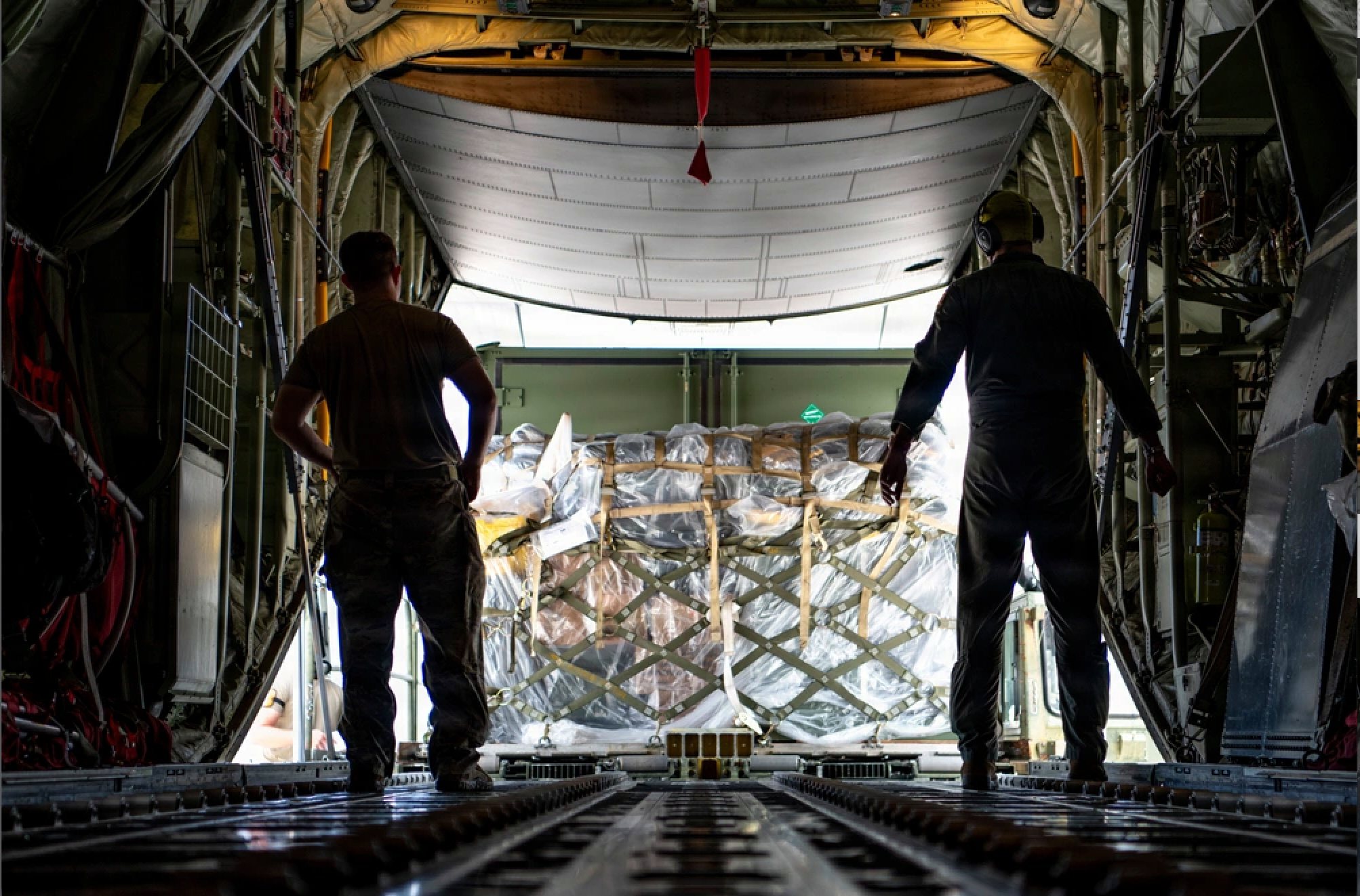 Searchers find the body of 1 of 6 missing crew from a ship that ...